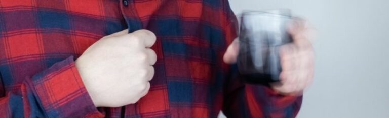 Tremblement essentiel : Définition, traitements - Santé sur le Net