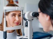Colobome : Définition, symptômes, diagnostic et traitements