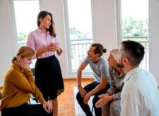 Phobie Sociale Définition Symptômes Diagnostic Et Traitements