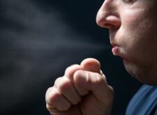 Toux : définition, types, diagnostic et traitements