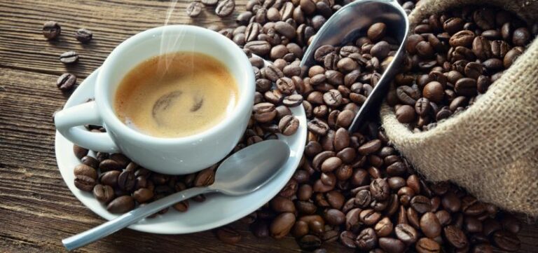 Trop de café : un risque pour la fonction rénale