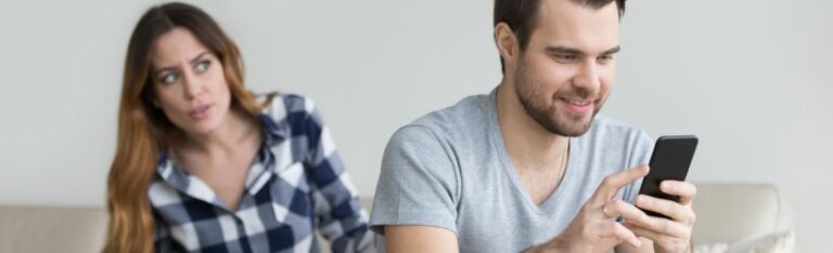 Nomophobie : Définition, symptômes, diagnostic et traitements.